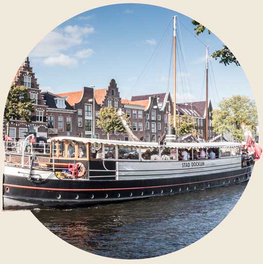 Stad Dockum – Sfeermakers op het water